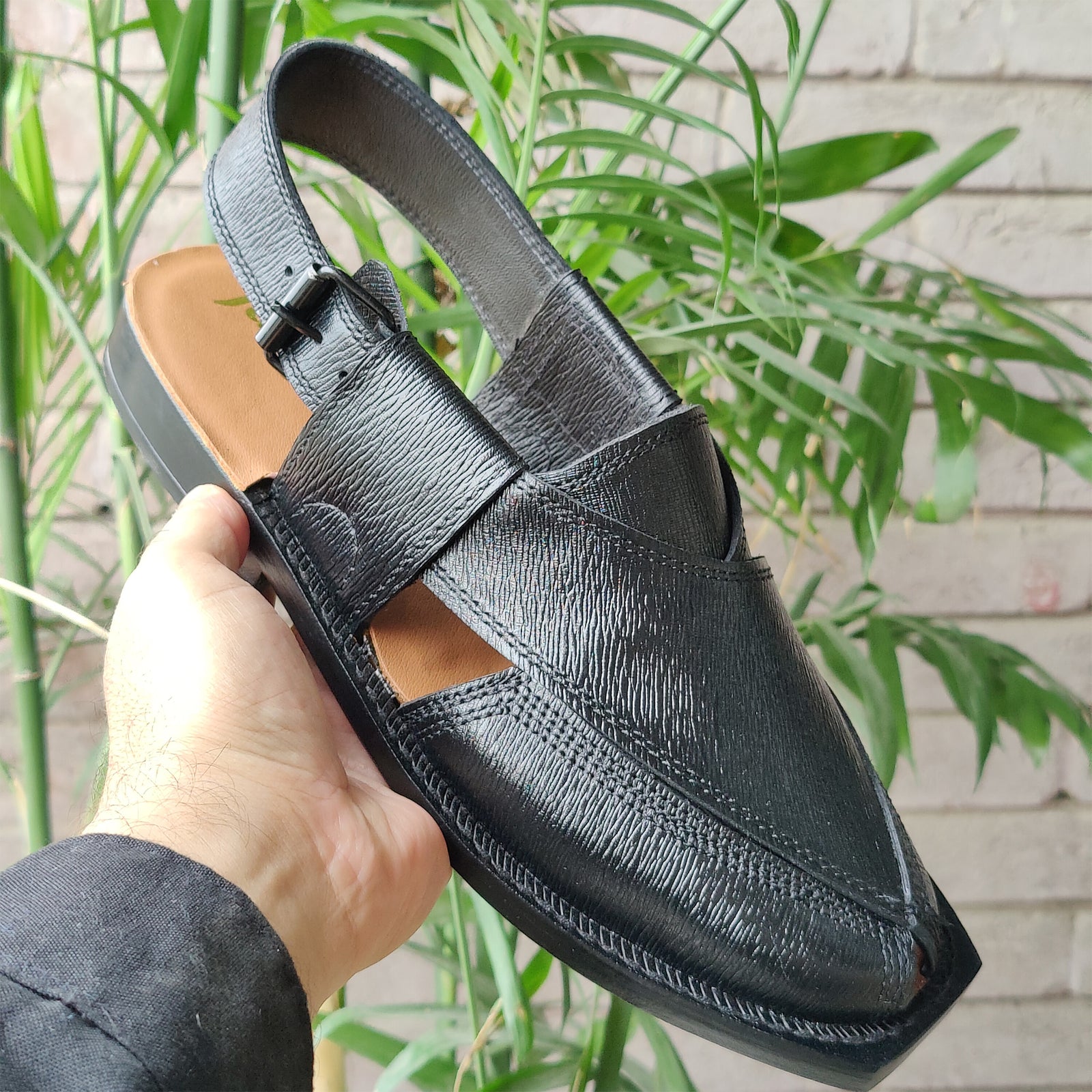 Home All products Simple Black Lining Peshawari Chappal